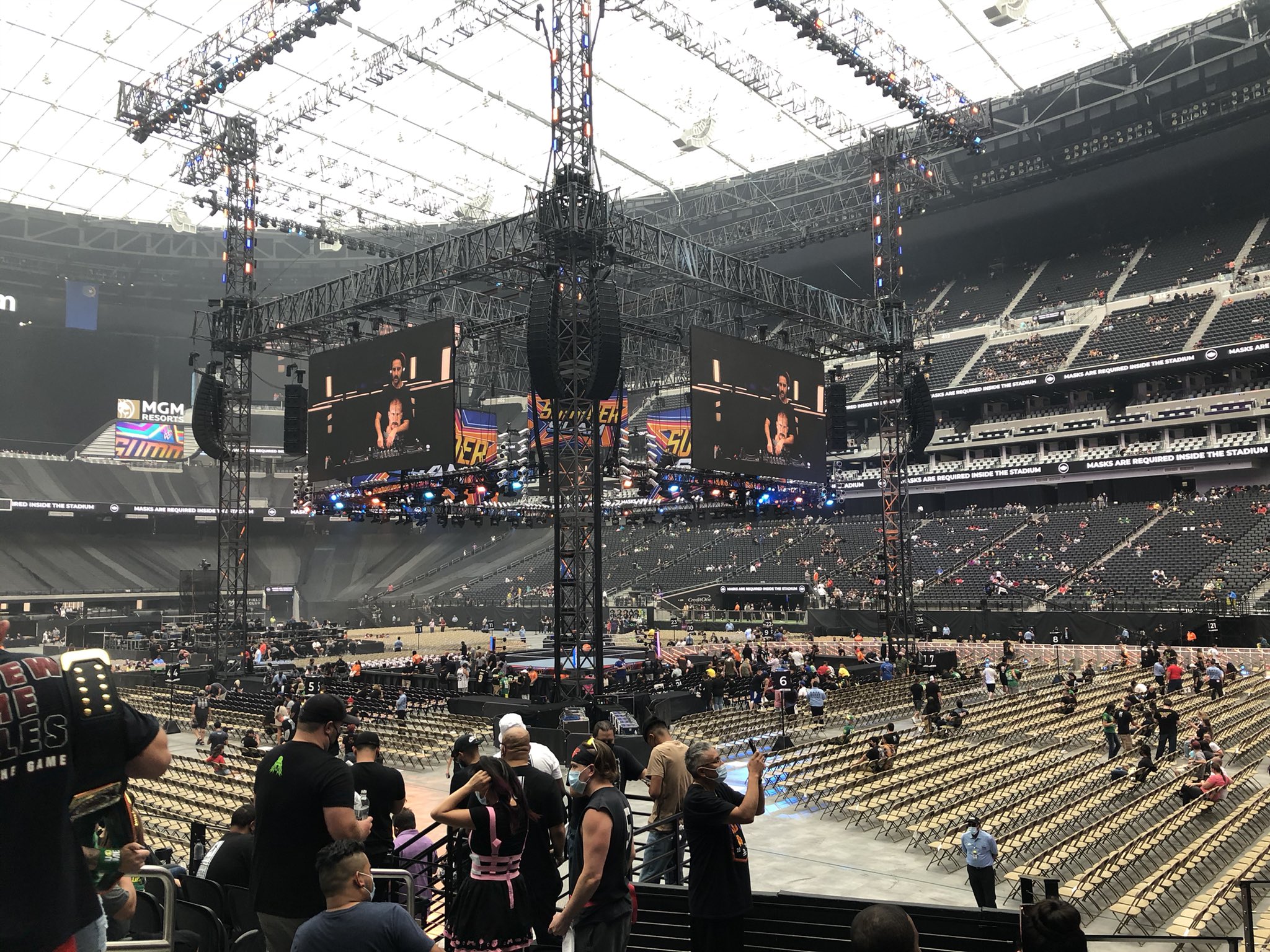 WWE: Prime foto da SummerSlam, Allegiant Stadium bellissimo | Spazio ...